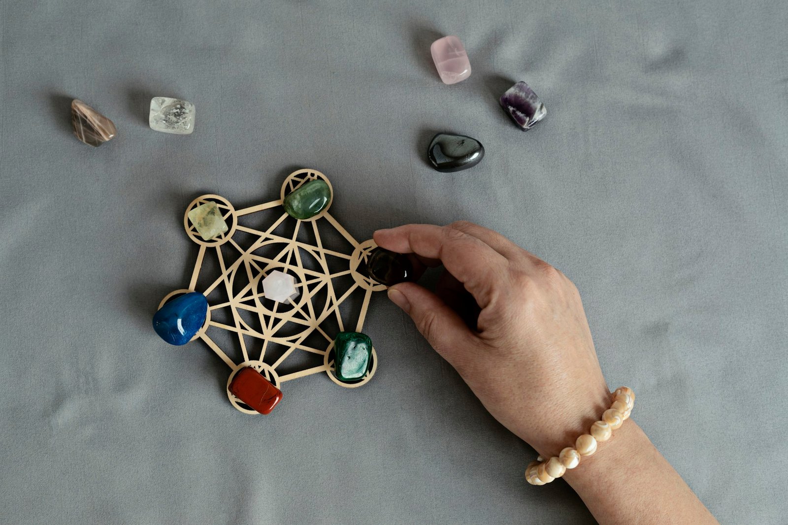 Understanding Metatron’s Cube: Symbolism, History, and Safety